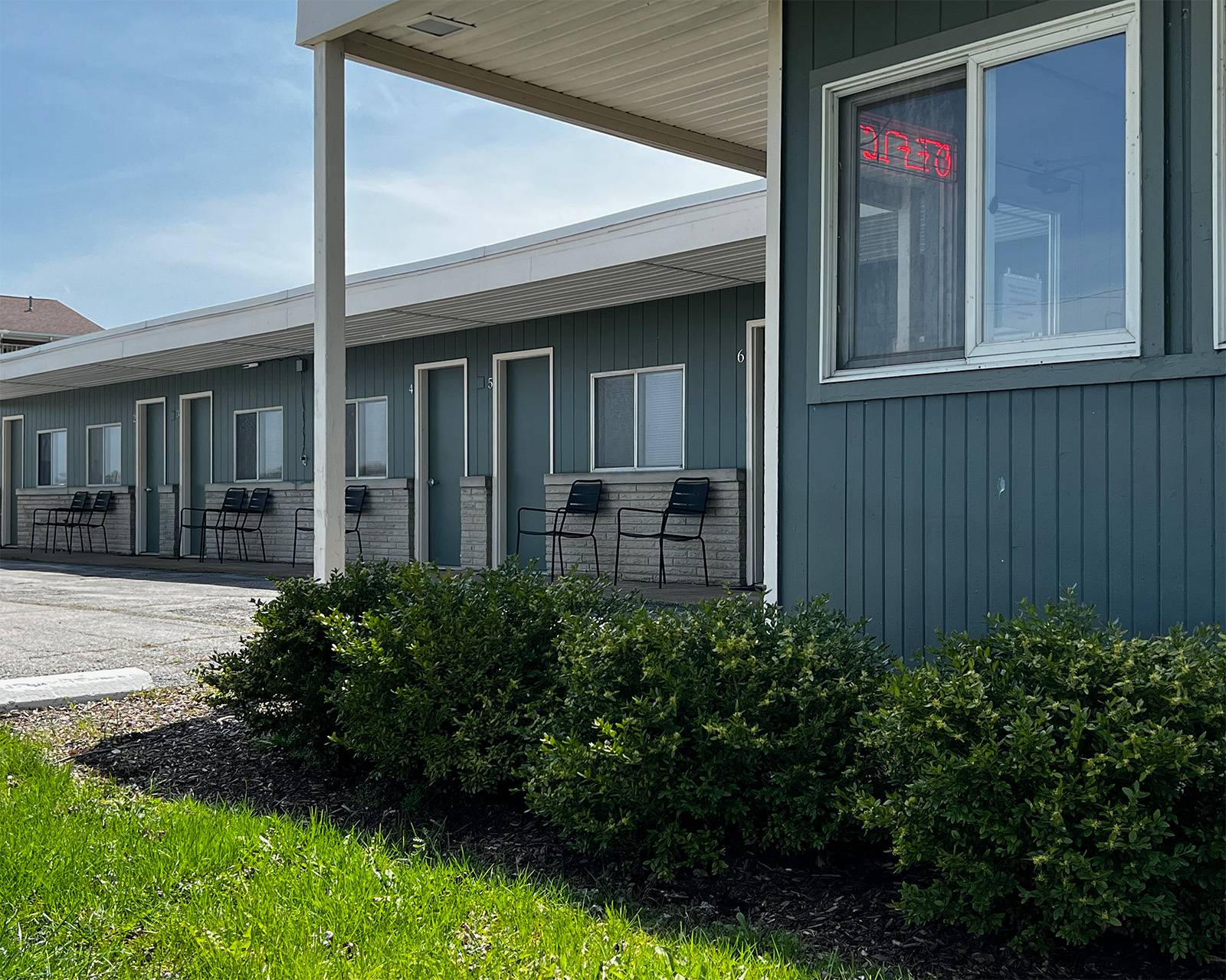 The Cedar Motel | Sandusky Bay View Waterfront Lodging